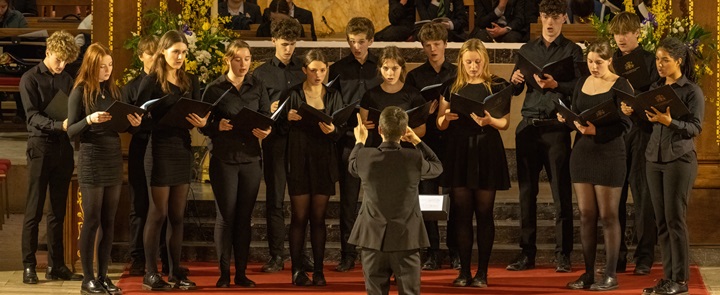 Best British boarding schools for singing in a choir | Dickinson ...